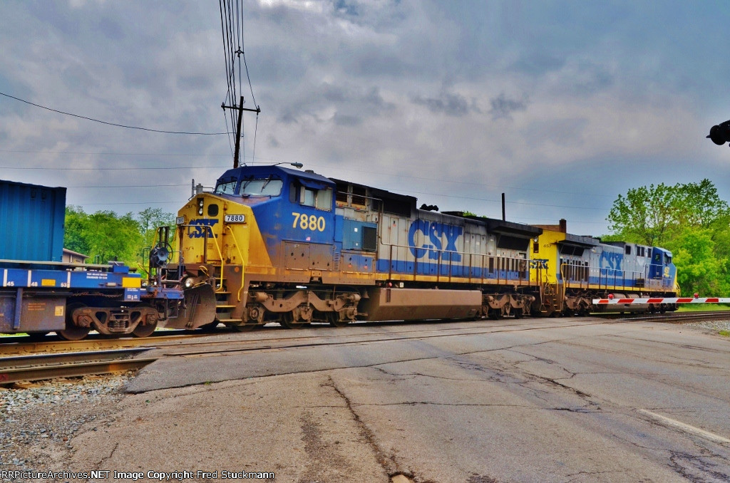 CSX 7880 needs a bath!